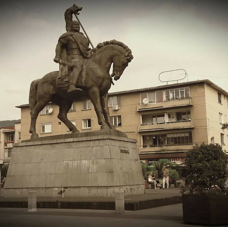 Statuia ecvestră a regelui Decebal – Deva Business